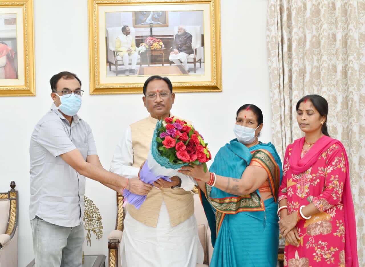 *मुख्यमंत्री विशेष स्वास्थ्य सहायता योजना बन रही लोगों के लिए संजीवनी ...